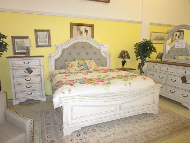Complete Bedroom Sets: Brand New Ashley Furniture "Raelyn" King Bedroom ...